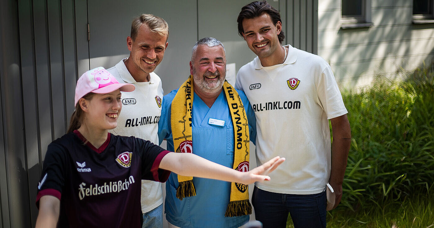 Epilepsiezentrum Kleinwachau: Dynamo Dresdens Lukas Boeder und Tim ...